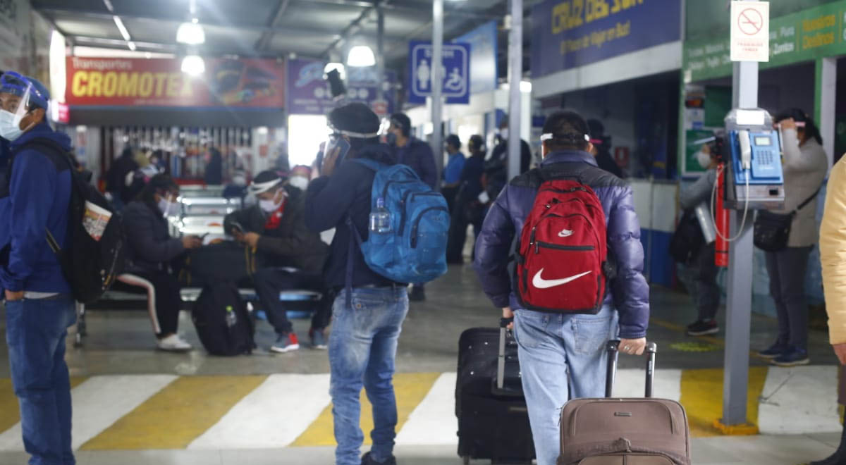 Coronavirus en Perú: Usuarios acuden al terminal terrestre de Atocongo ...