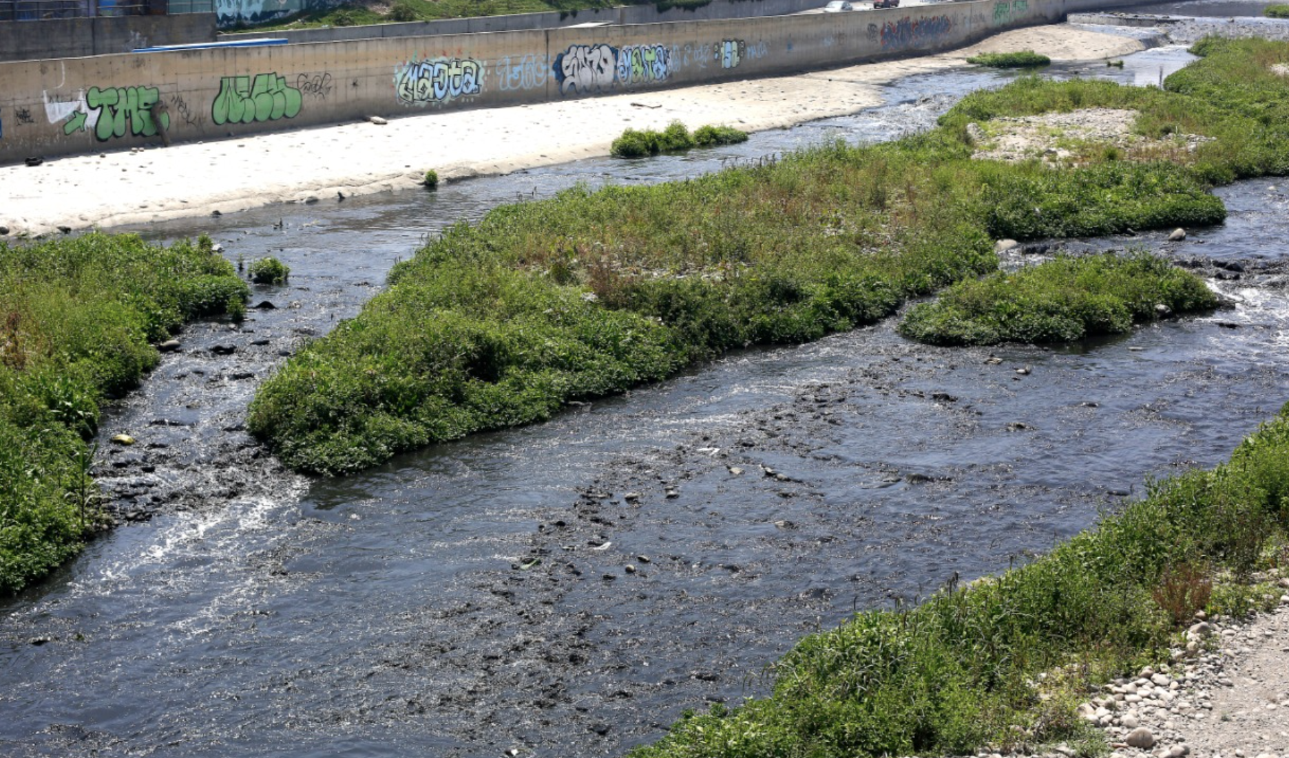 Río Rímac: Aguas lucen de color negro ante la elevada contaminación en ...