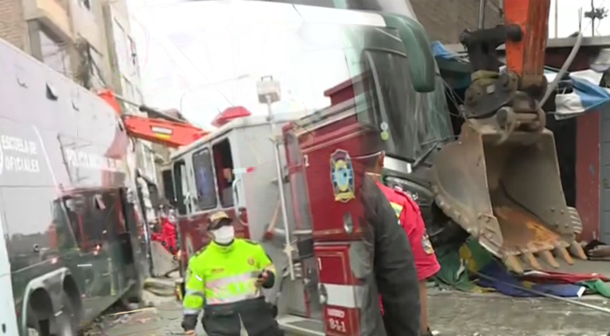 San Juan De Miraflores Mujer Muere Tras Despiste De Un Bus De La Pnp