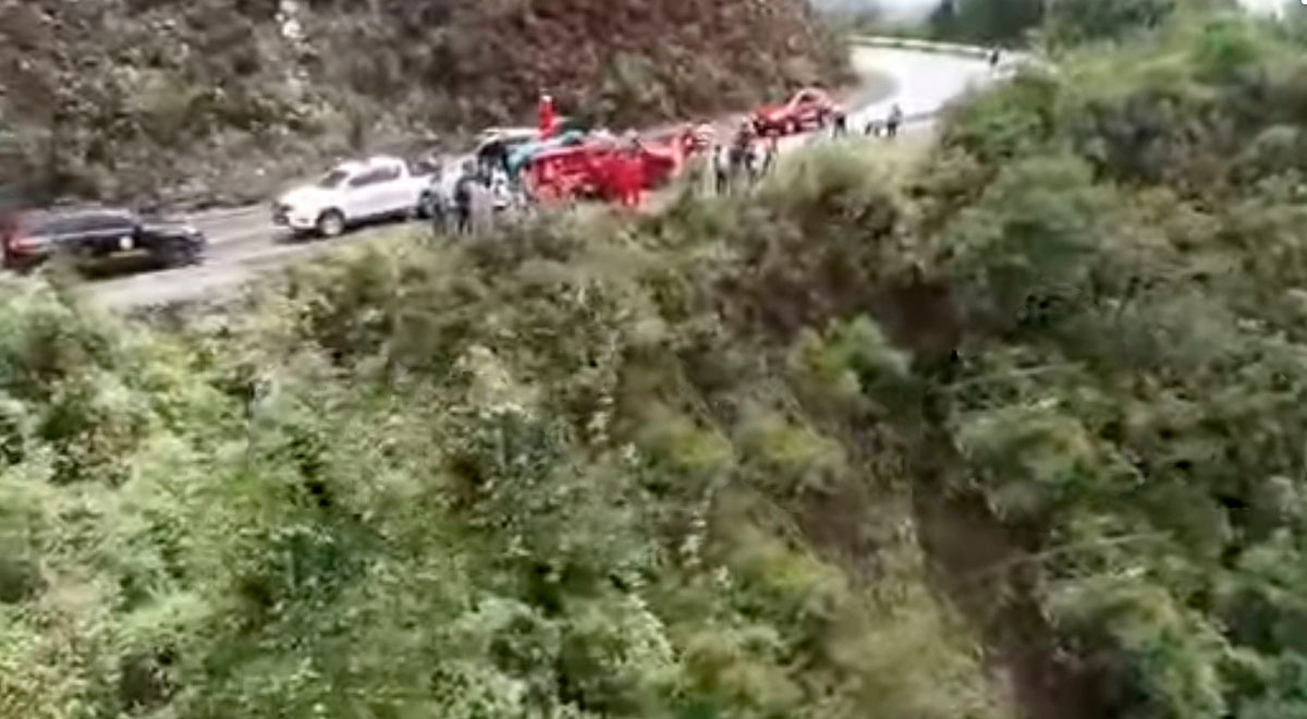 Cusco: dos muertos y 19 heridos tras caída de un bus a un abismo en ...