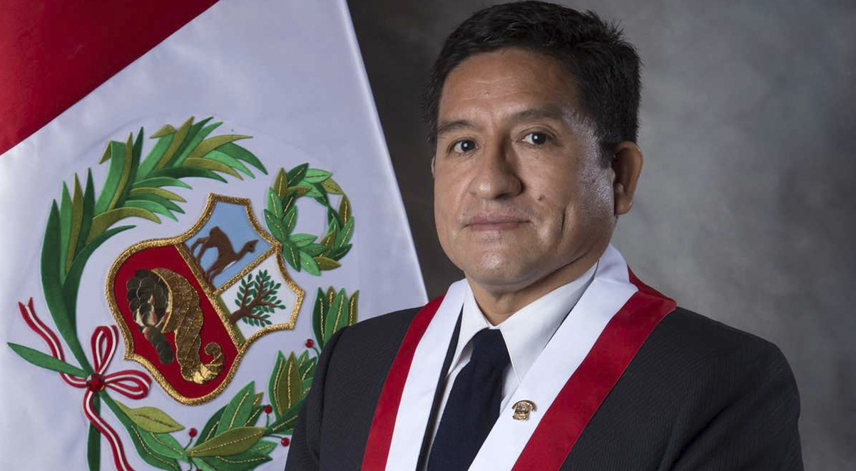 Elías Varas decide tirar al tacho la Constitución del 93 y asegura que ...