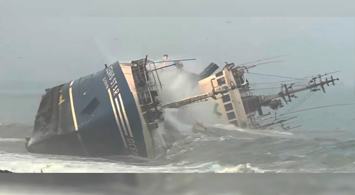 Callao: Barco encalla en playa Oquendo tras fuerte oleaje anómalo, Foto ...