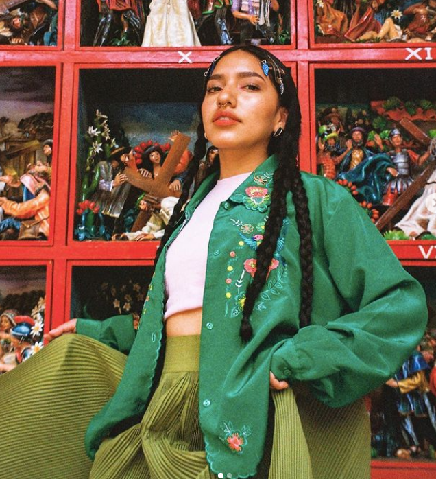 Renata Flores: por qué a su corta edad es considerada la mujer más ...