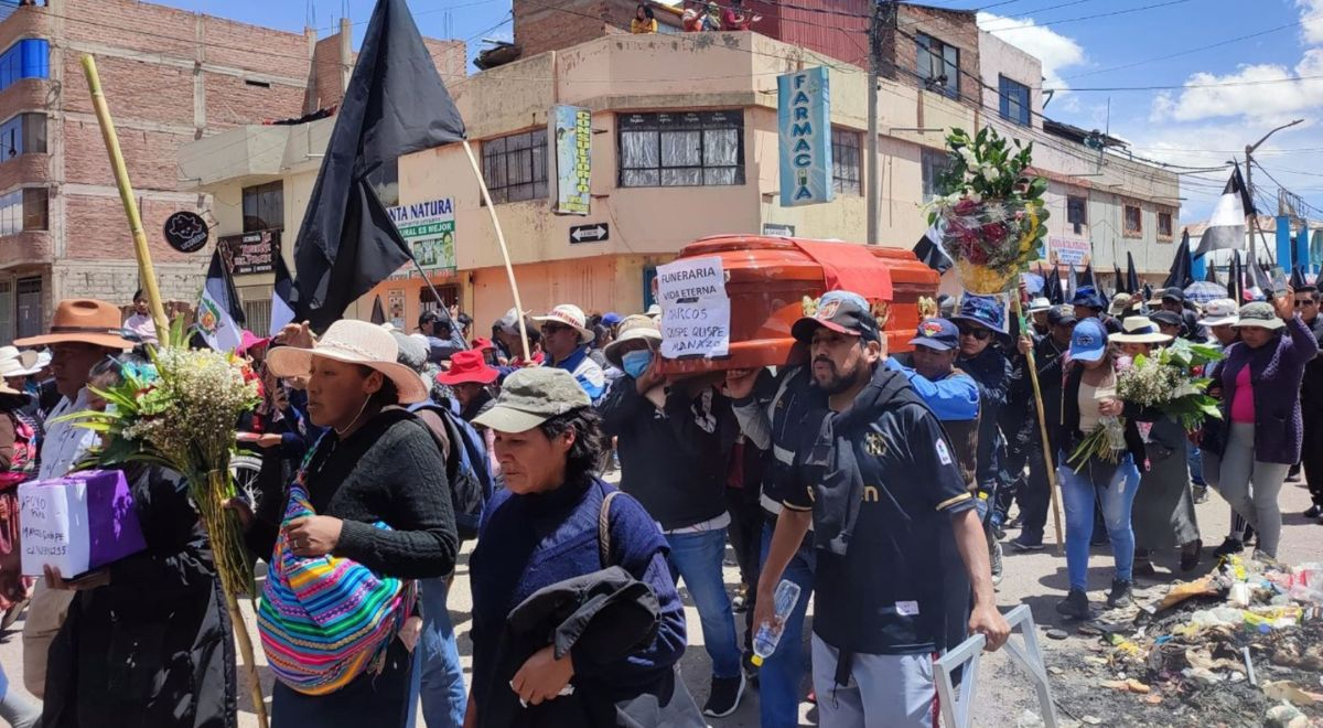 Protestas en Puno: pobladores salen a protestar con los ataúdes de 17 ...