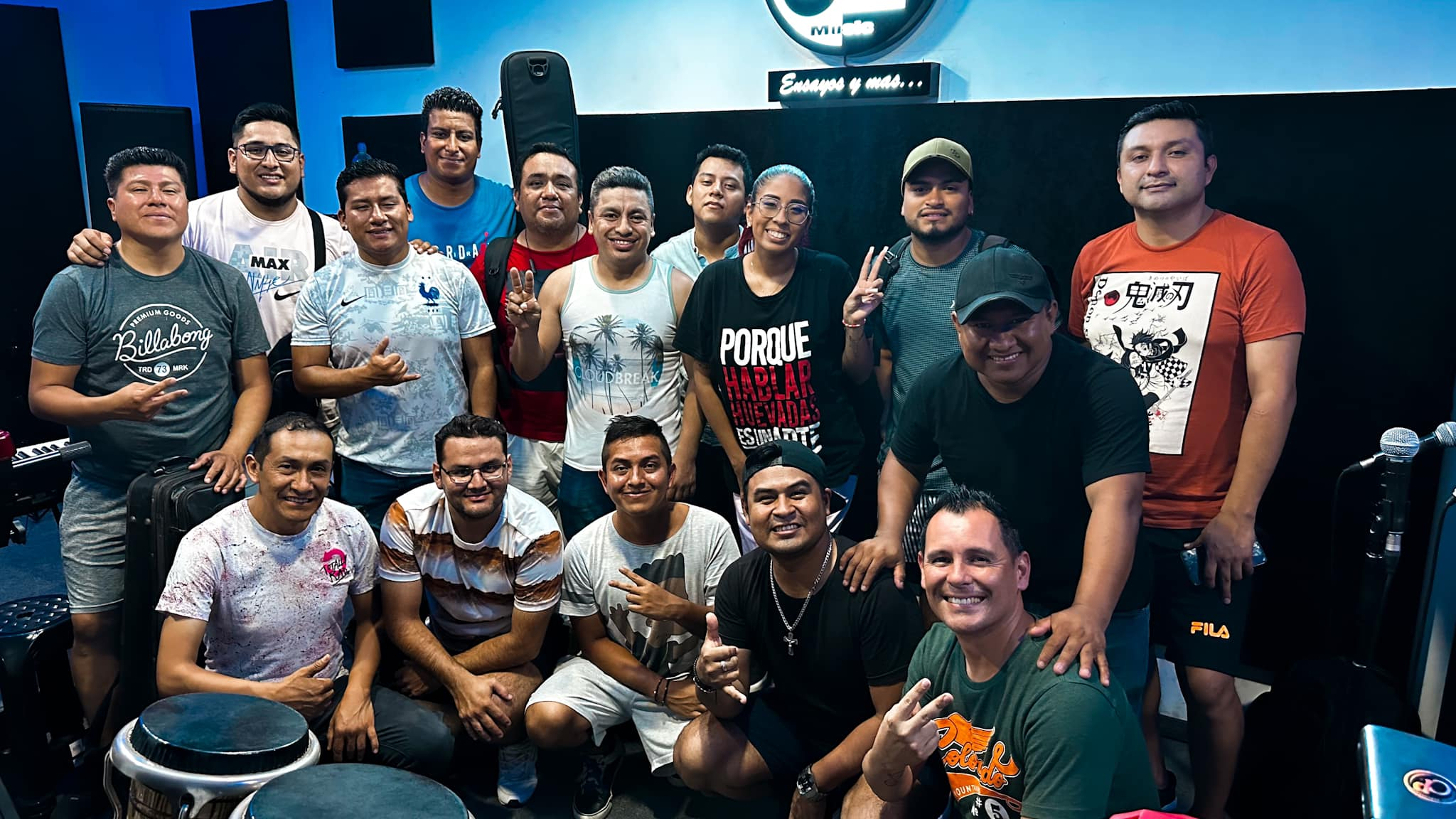 Azucena Calvay | la hace linda como solista y fans tienen sorprendente ...