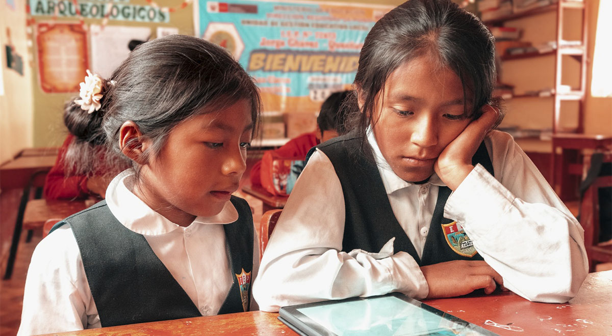 Internet satelital revoluciona educación en escuelas rurales del Perú ...