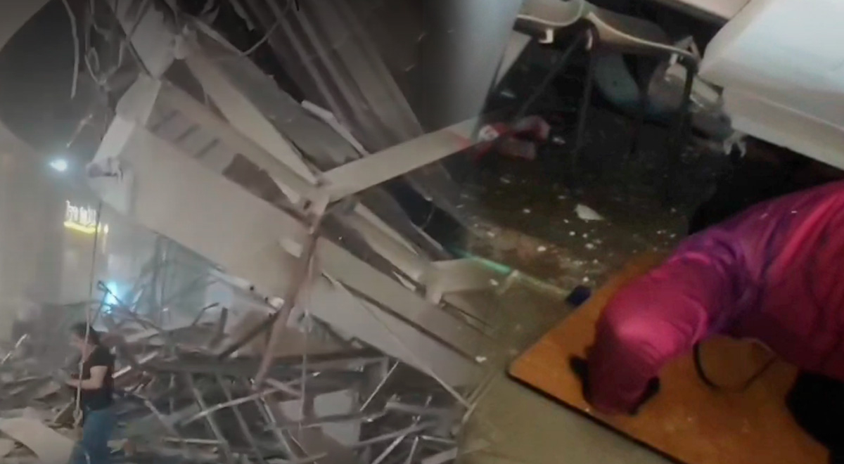 Real Plaza Trujillo: Personas atrapadas bajo los escombros del techo piden auxilio en videos ...